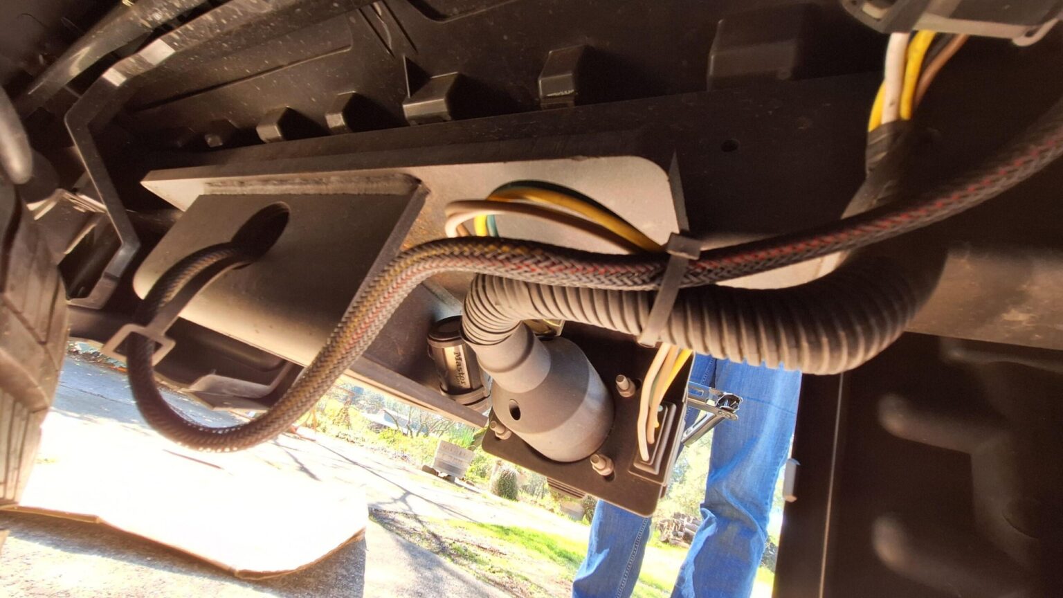 How to Wire a Trailer Hitch: DIY Electrical Connections 🚛🔌 - DIY & Guides