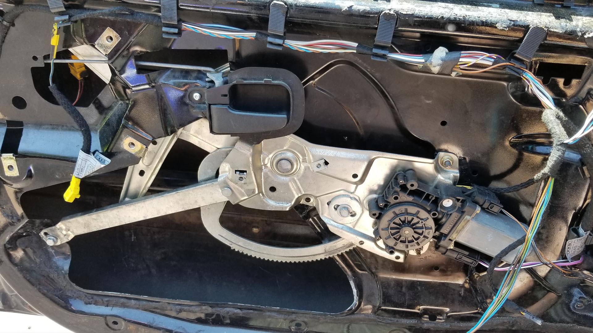 Troubleshooting a Malfunctioning Power Window 🚗💡 - DIY & Guides