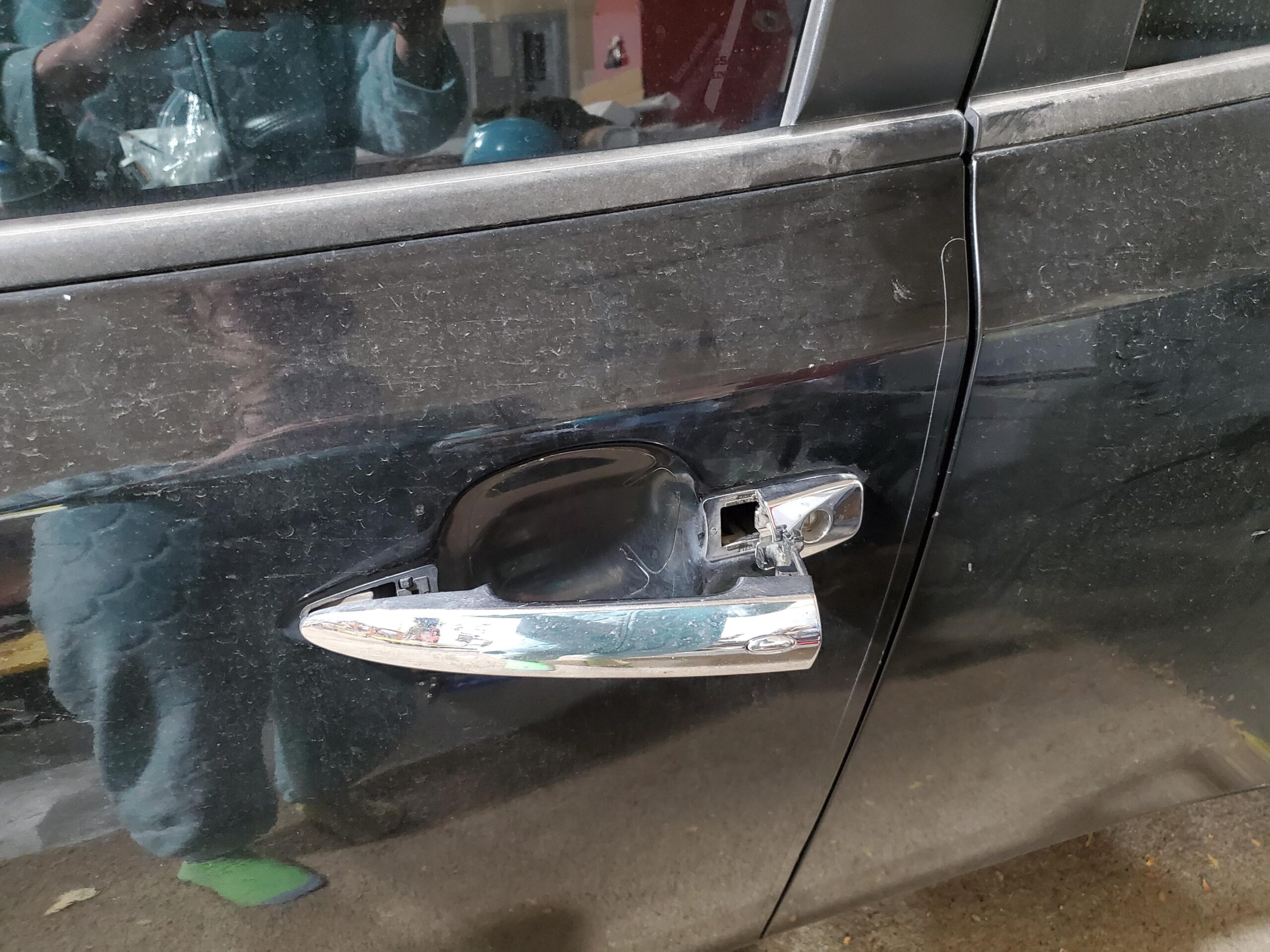 Quick Fixes for a Broken Door Handle (Inside or Outside) 🚪🔧 - DIY & Guides